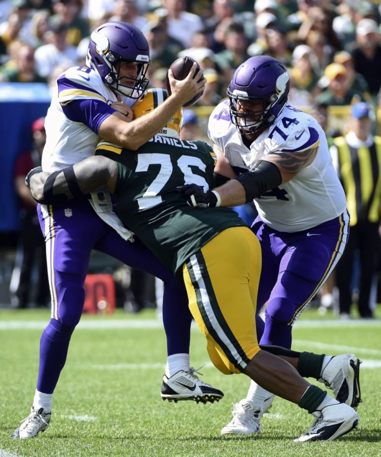 Roster Moves: Packers Release DT Mike Daniels & Sign DE Dean Lowry to 3 ...