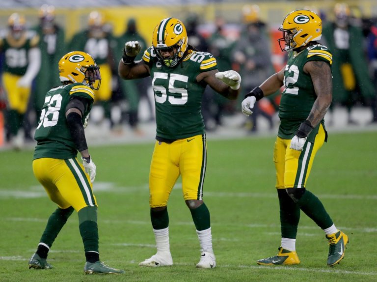 Jared Cook Left on Crutches | Total Packers